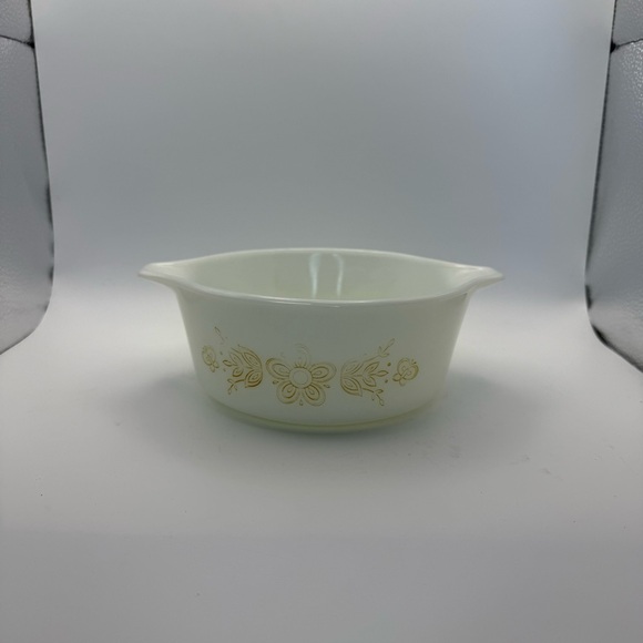 Pyrex | Kitchen | Vintage Pyrex Butterfly Gold 5 Pt Baking Dish ...